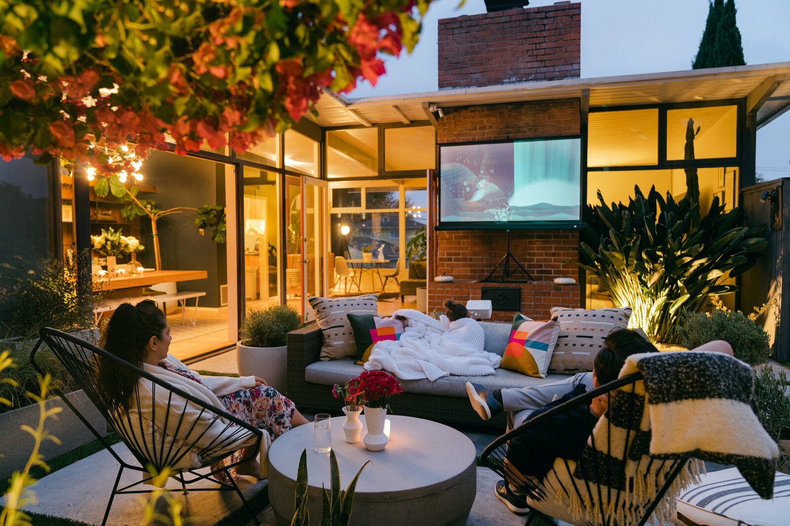 Photo 3 of 12 in Oakland Midcentury Garden Courtyard by Yardzen - Dwell
