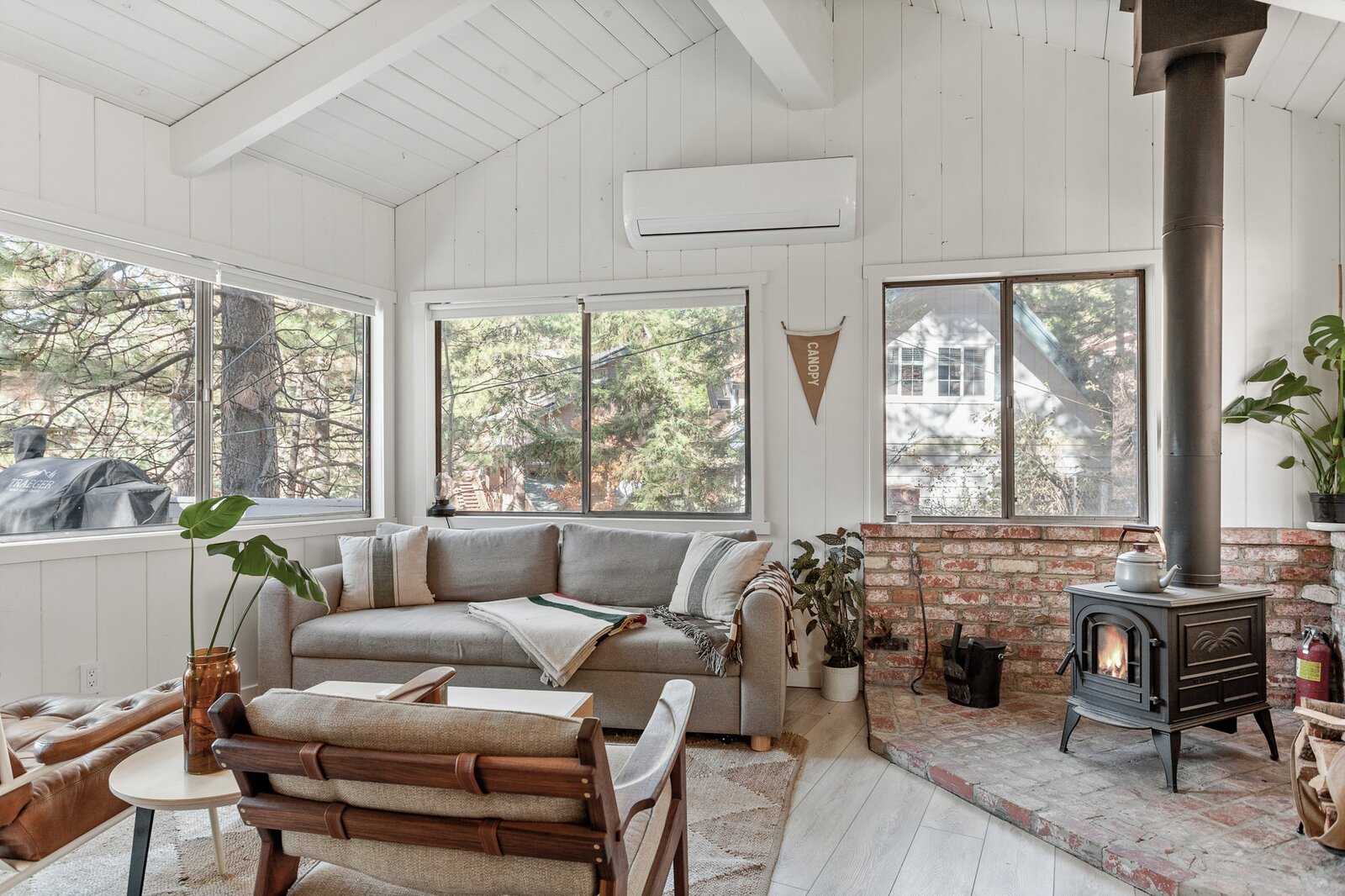 Photo 11 of 22 in Canopy Cabin by Paige Kershaw - Dwell