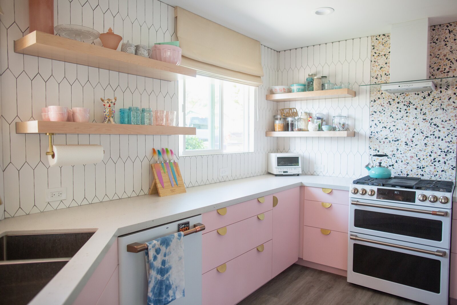 Pretty in Pink Kitchen (7 Photos) - Dwell