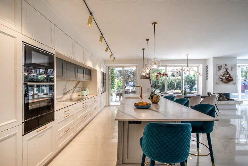 Photo 15 of 32 in The White Box: A Family Home in Israel by Boaz Snir ...