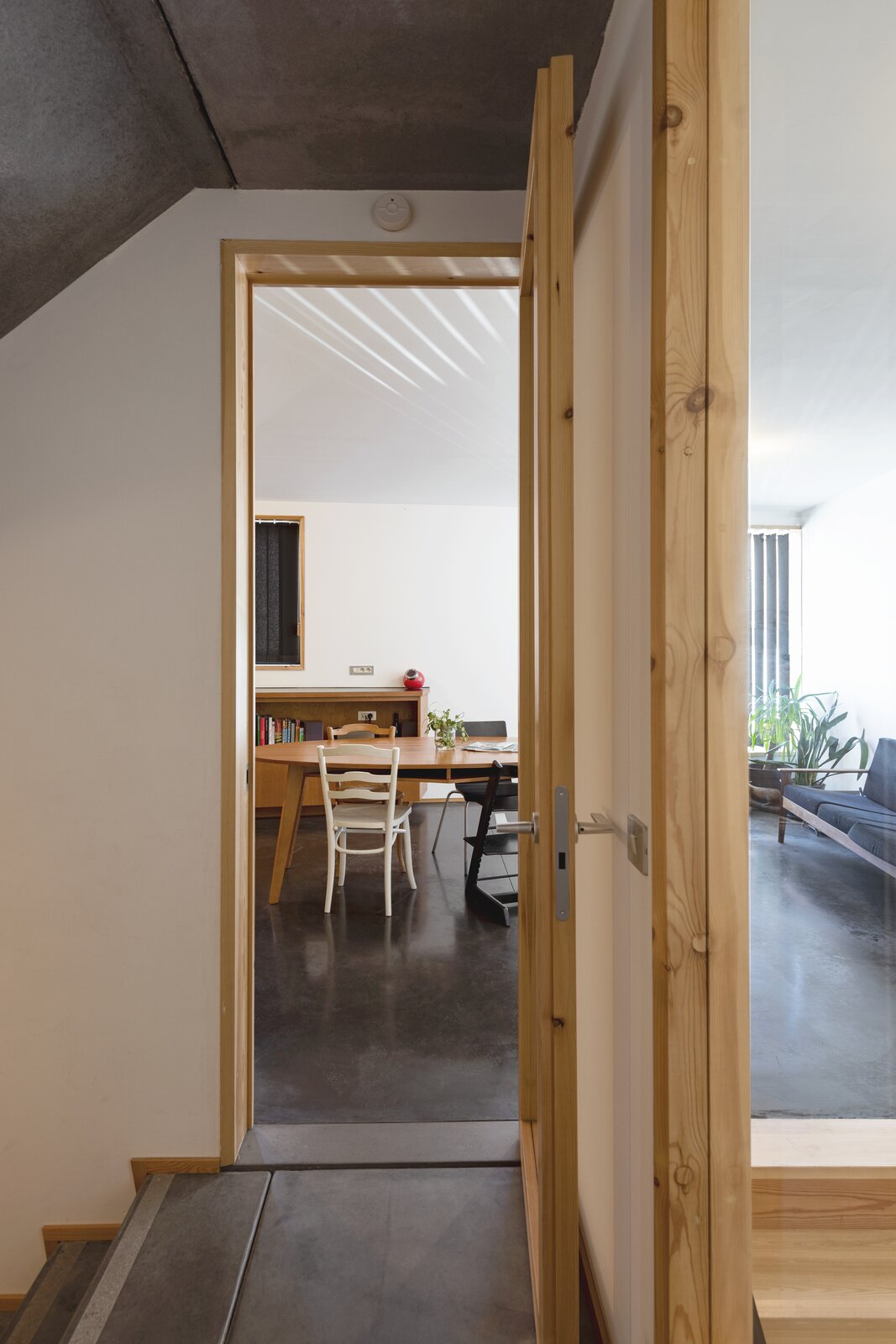 Photo 9 of 36 in Revisiting the Bel-etage: new build terraced house in ...