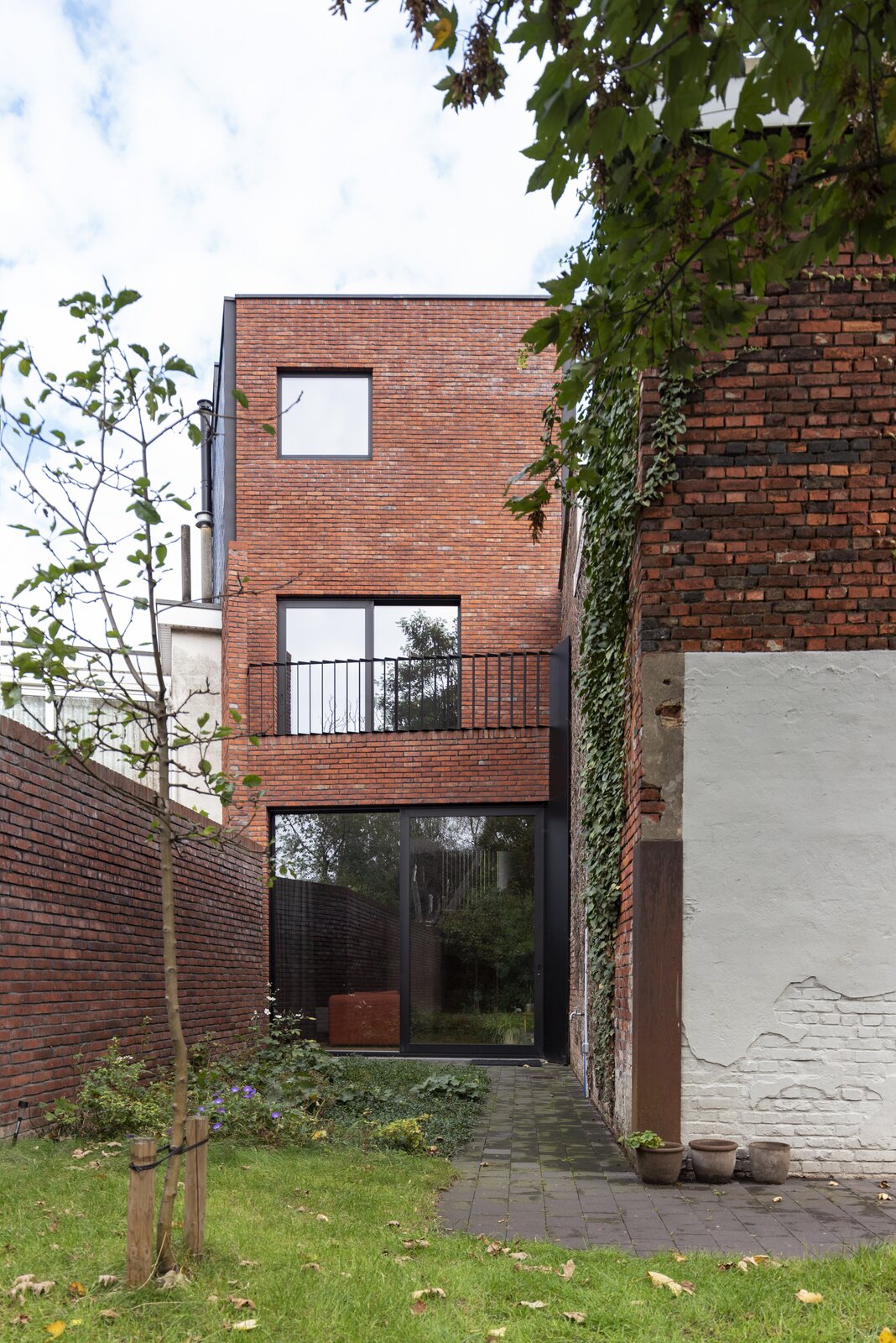 Photo 20 of 36 in Revisiting the Bel-etage: new build terraced house in ...