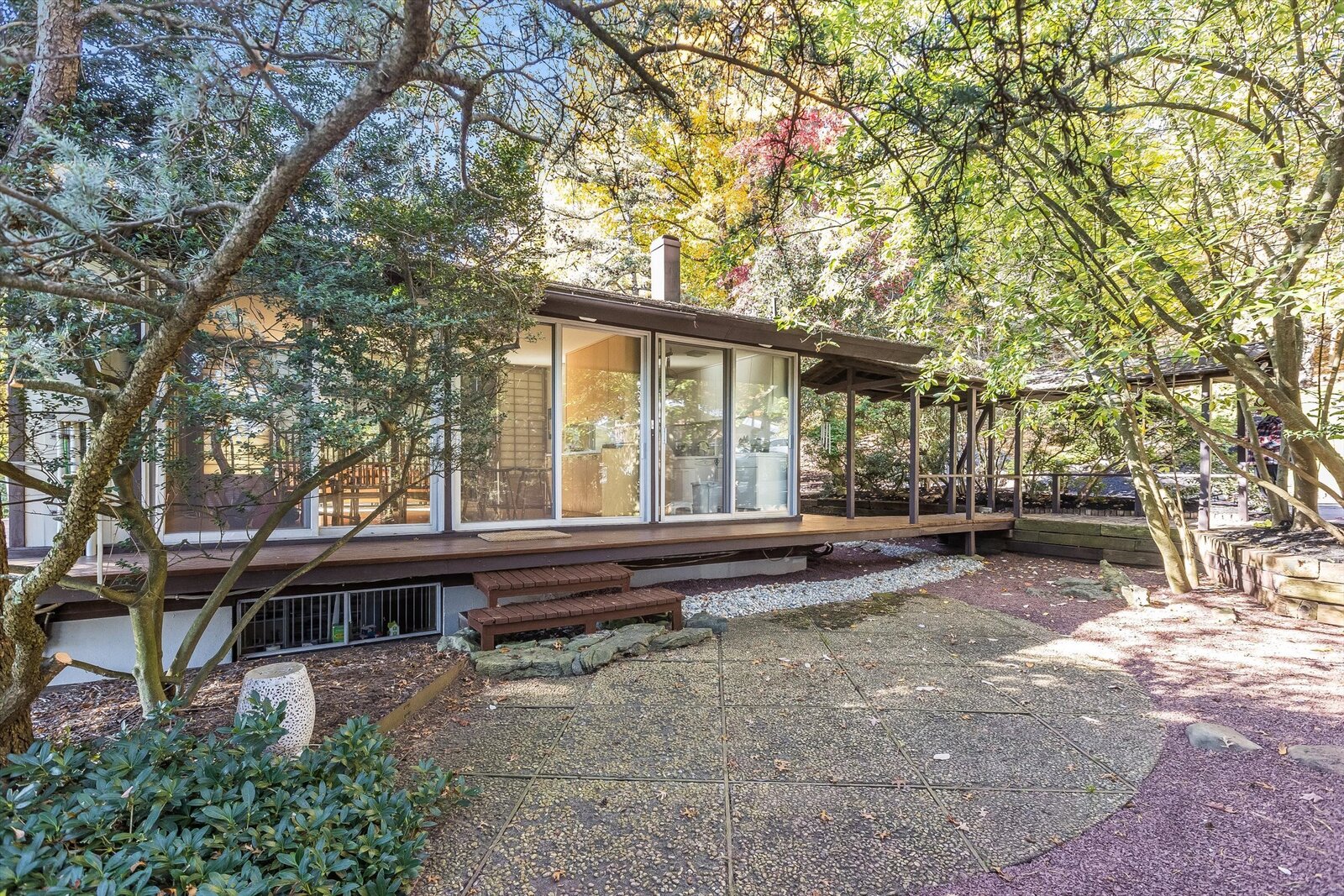 Photo 21 of 23 in For Less Than $1M, a Rare Home by Edward Durell Stone ...