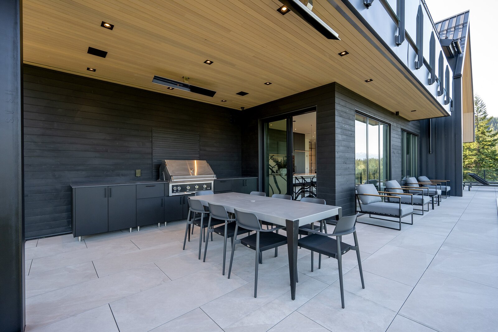 Photo 14 of 35 in Design focused Luxury Ski Chalet by John Ryan ...