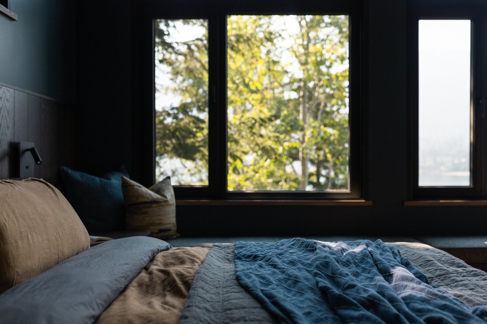 Photo 16 of 30 in Lakeside Residence by Covet Interiors - Dwell