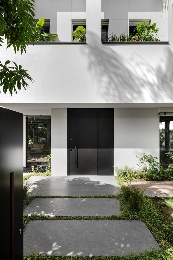 Photo 8 of 16 in Mono Mono: In this house the floor, walls and ceiling ...