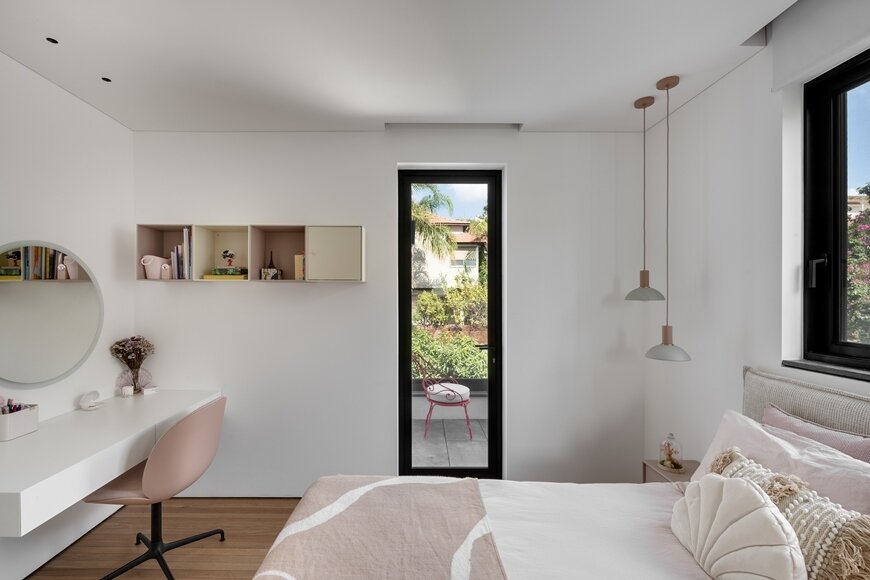 Photo 14 of 16 in Mono Mono: In this house the floor, walls and ceiling ...