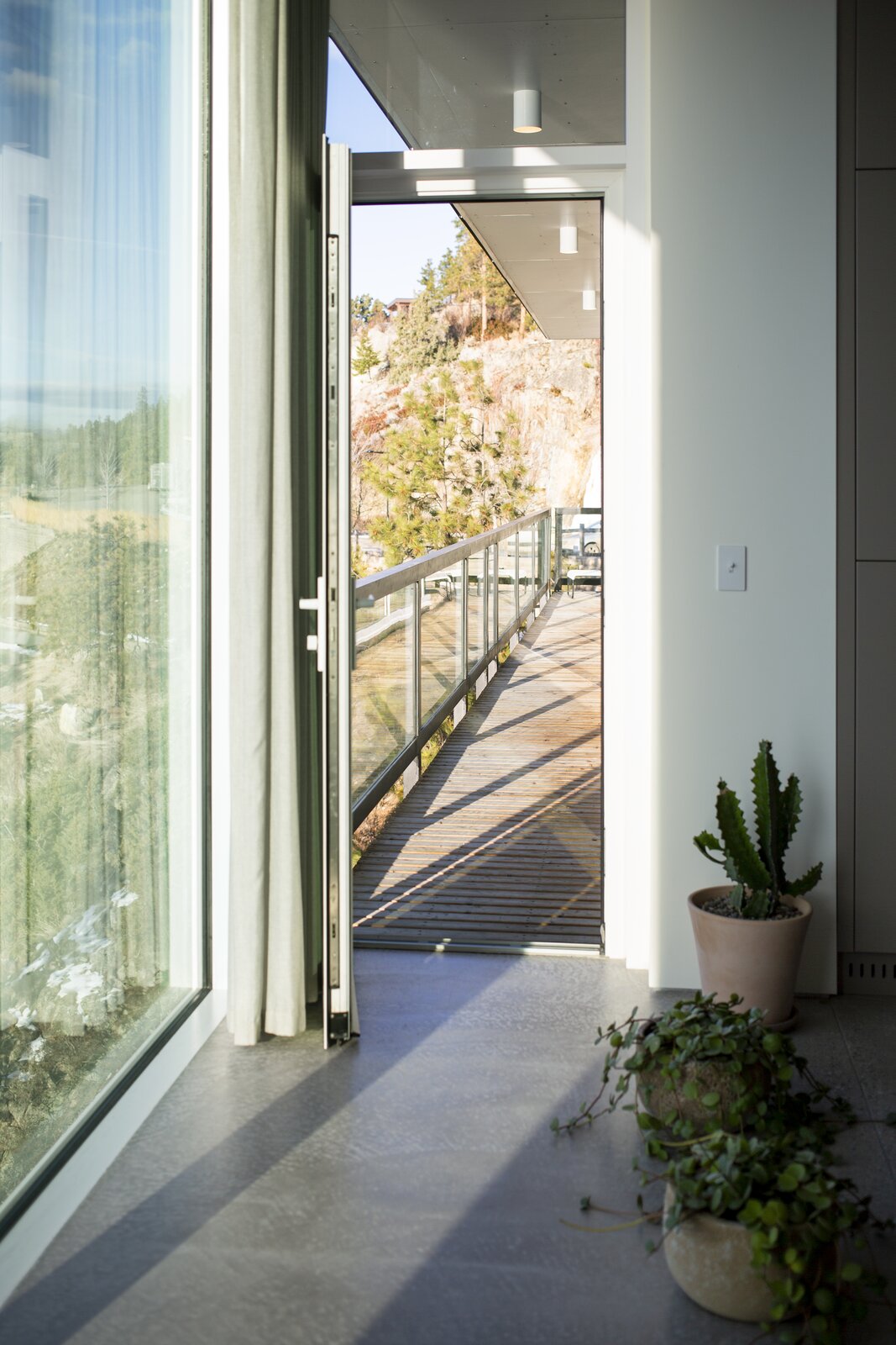 Photo 1 of 29 in Alton Cliff House by f2a architecture - Dwell