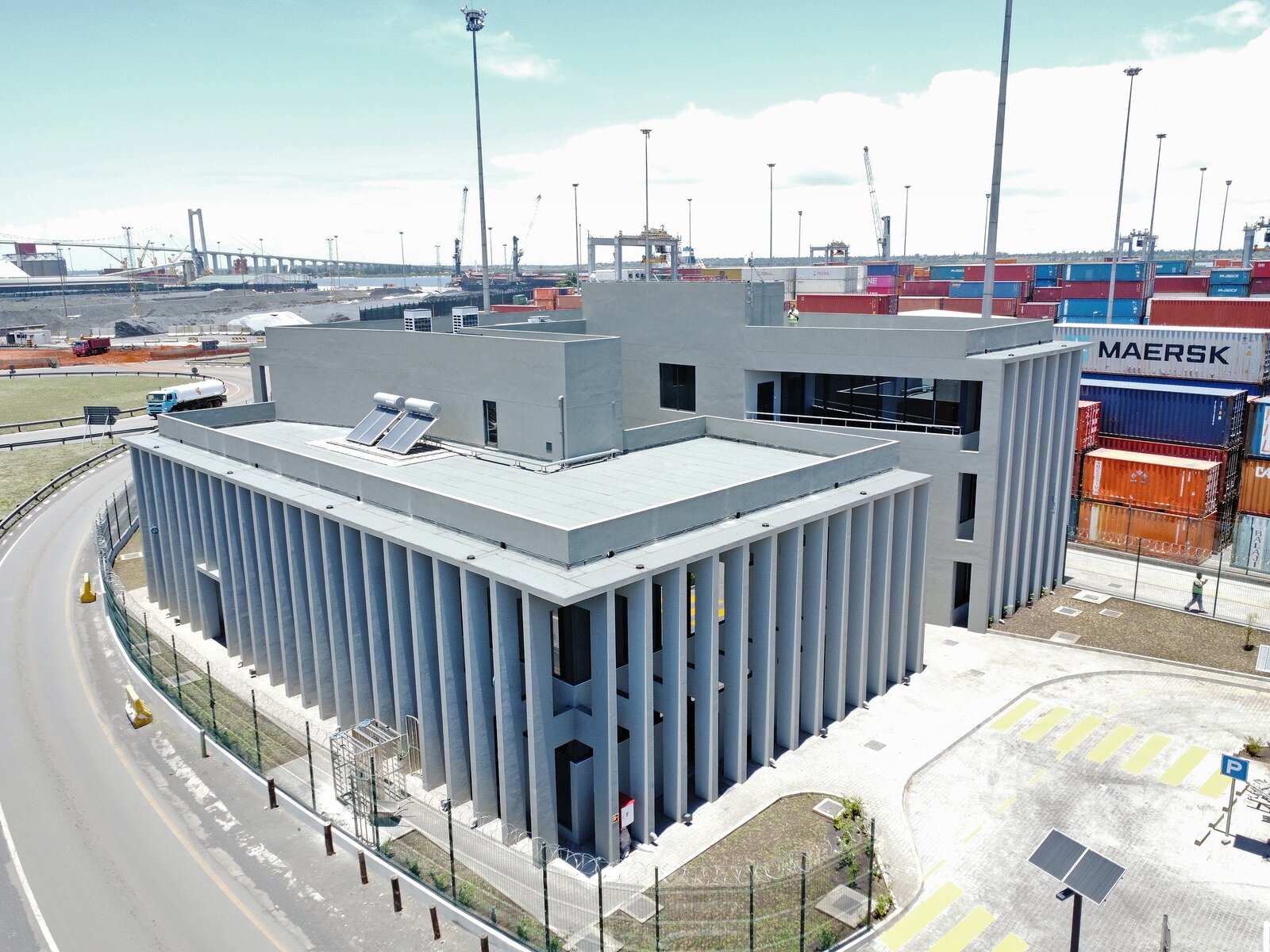 Photo 8 of 42 in DP World Headquarters – Port of Maputo by João Athayde ...