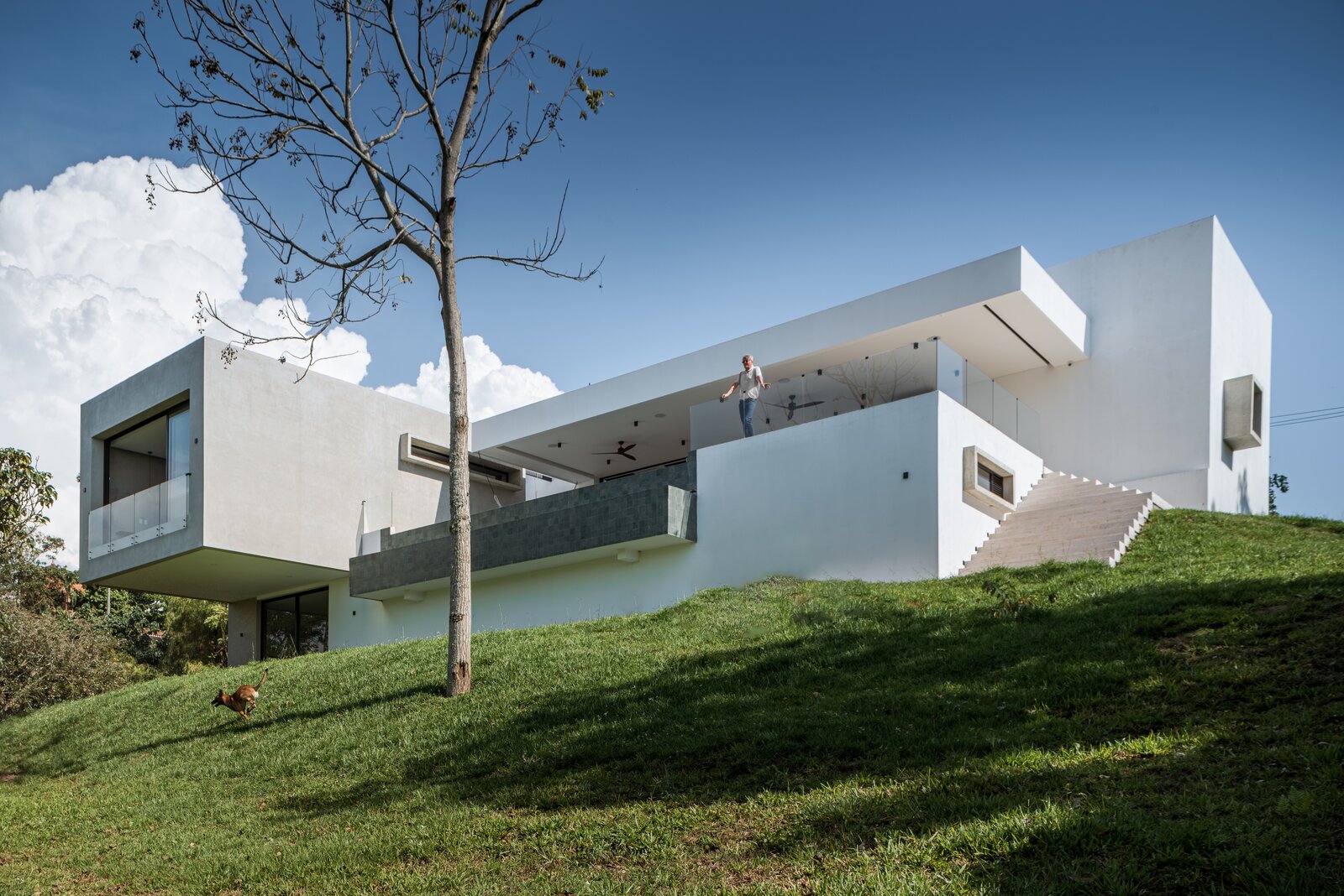 Photo 4 of 42 in The DV house by Velez Valencia Arquitectos - Dwell