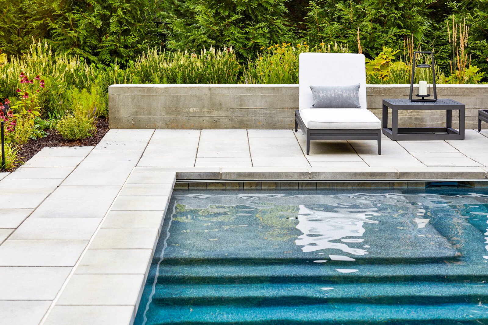 Photo 6 of 10 in Franklin Park Pool House by Michael Winn - Dwell