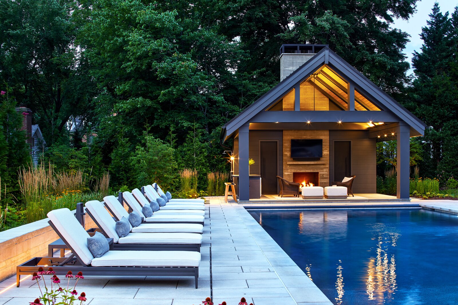 Photo 9 of 10 in Franklin Park Pool House by Michael Winn - Dwell