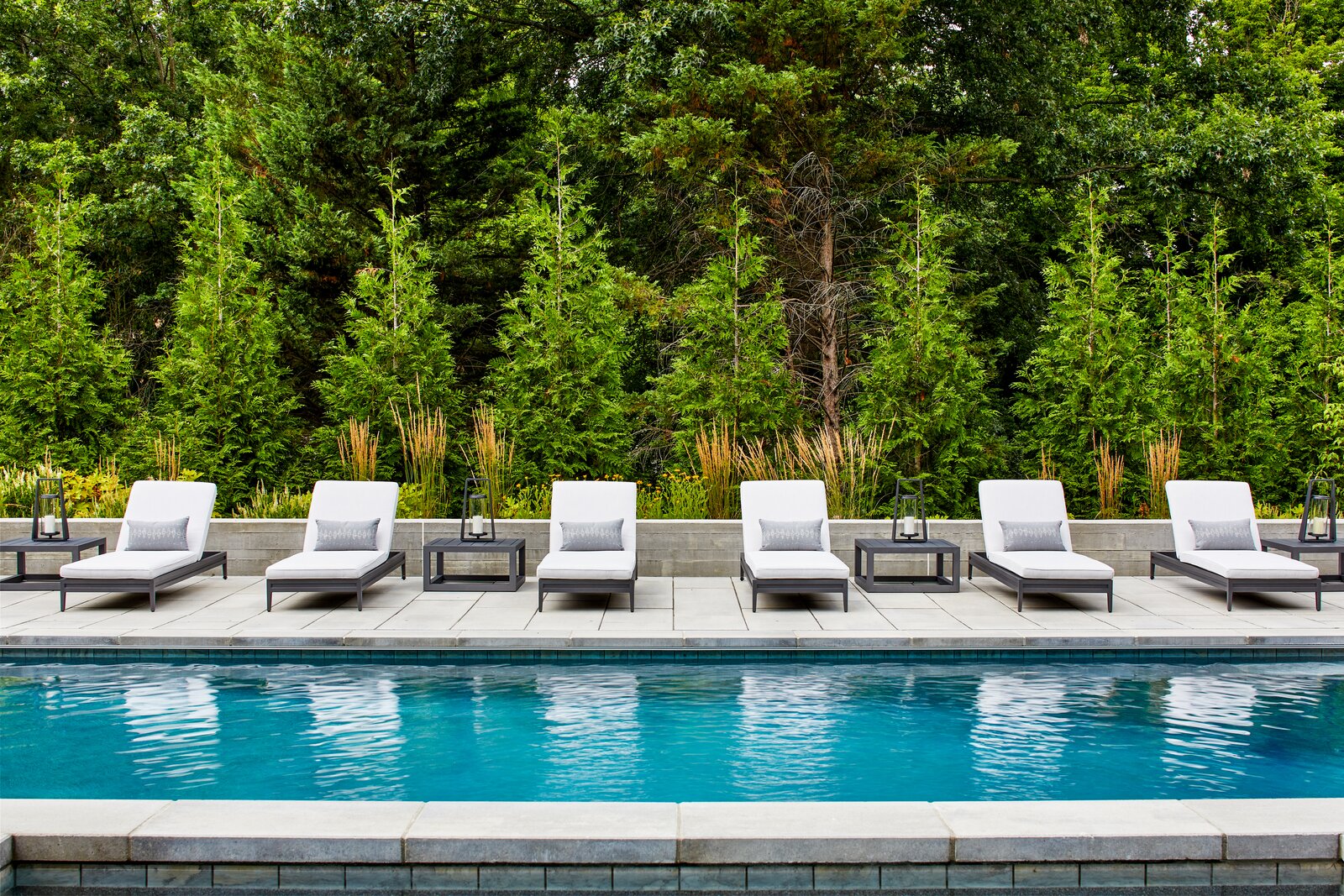 Photo 4 of 10 in Franklin Park Pool House by Michael Winn - Dwell