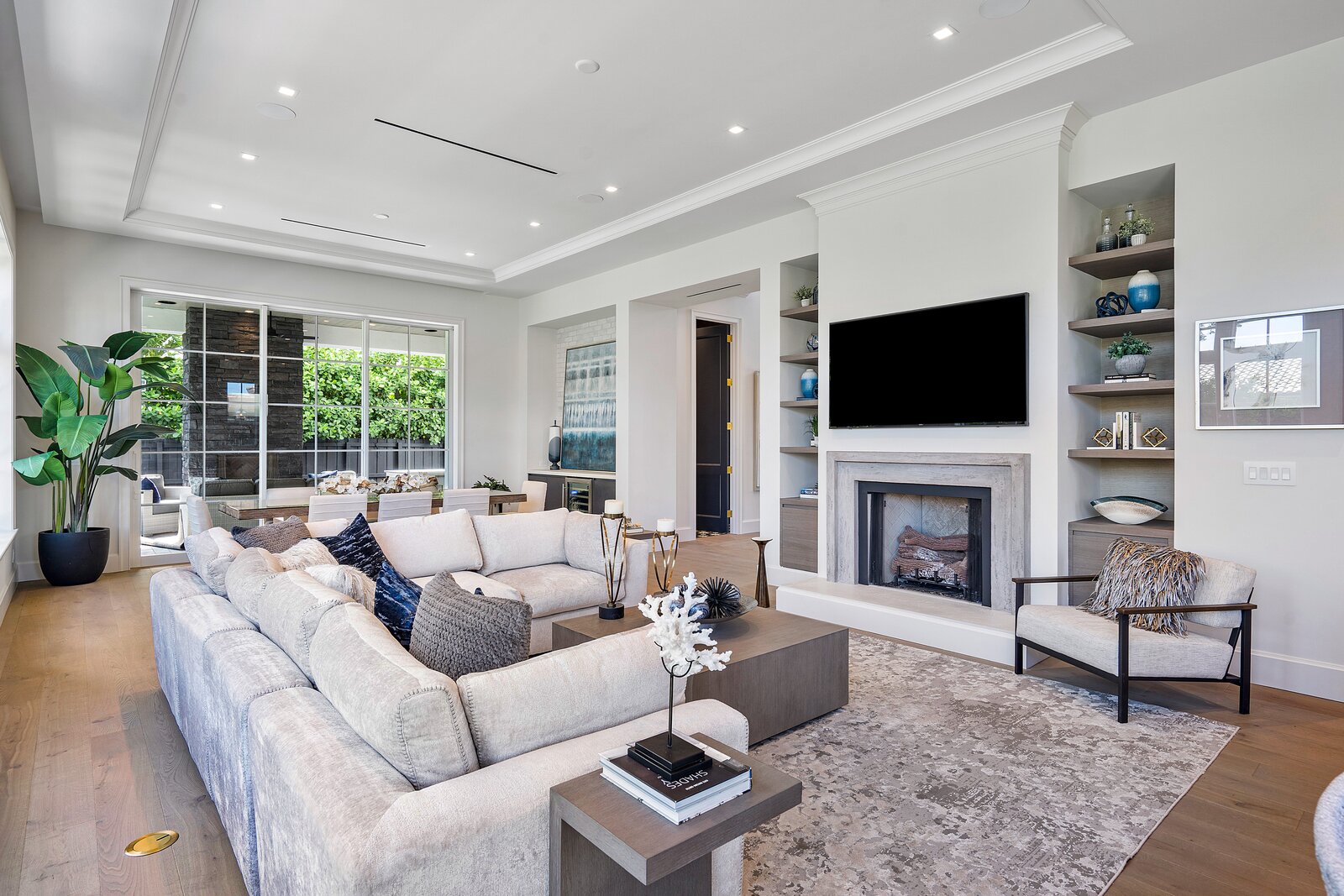 Photo 8 of 12 in A Coastal Elegant Family-Friendly Entertaining Oasis ...