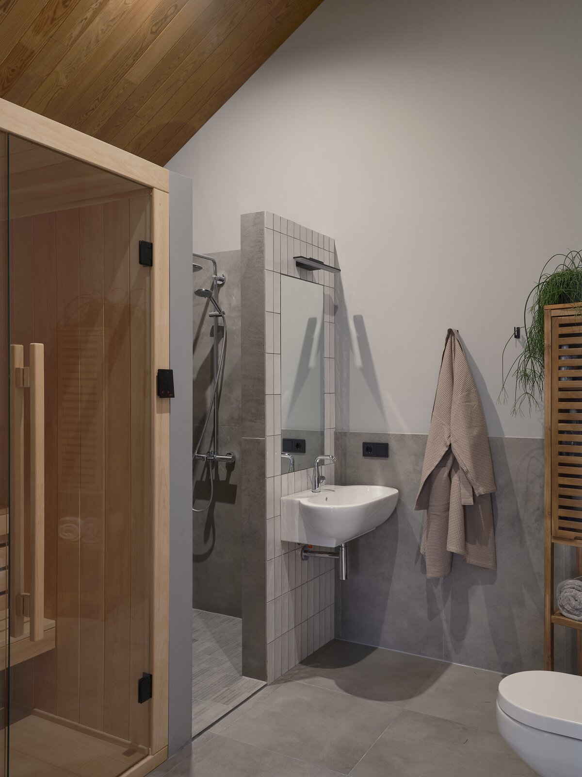 Photo 17 of 25 in Duplex in Zelenograd by Darya Kaluja - Dwell