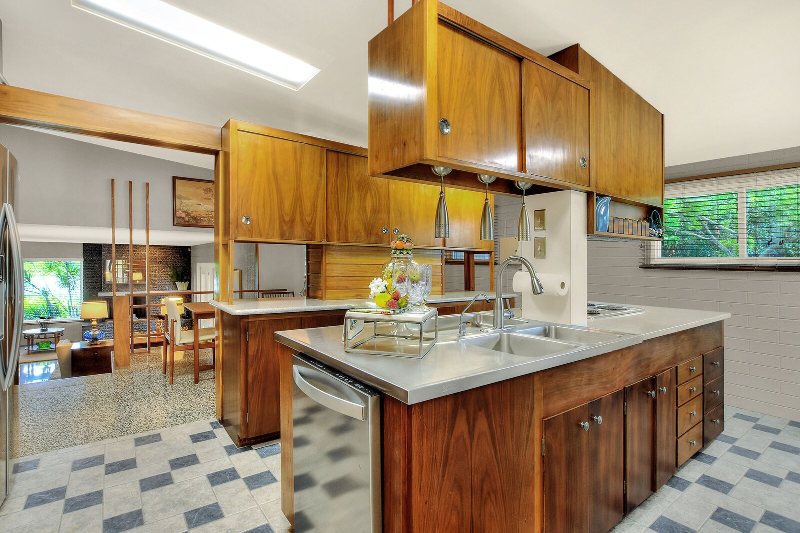 Photo 13 of 65 in Marvelous Mid-Century Modern by Pat Shannon - Dwell