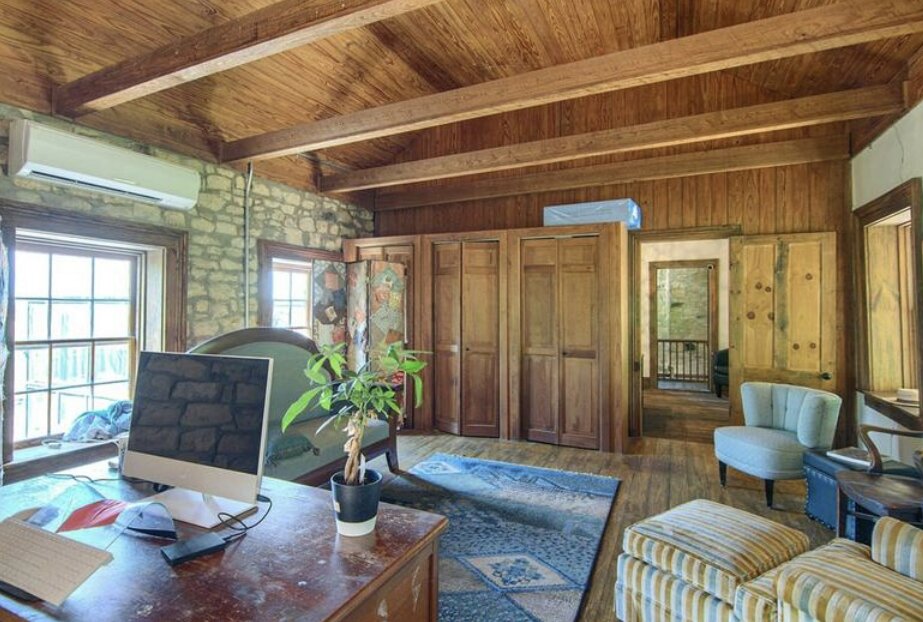 Photo 9 of 28 in Stagecoach Inn and Livery Stable by gcucolo@cs.com - Dwell