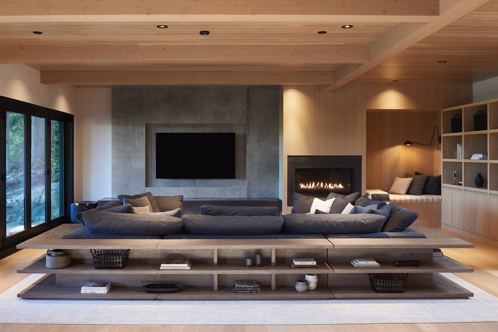 Photo 14 of 21 in The Luxury Lakehouse by DLUX Design & Co. - Dwell