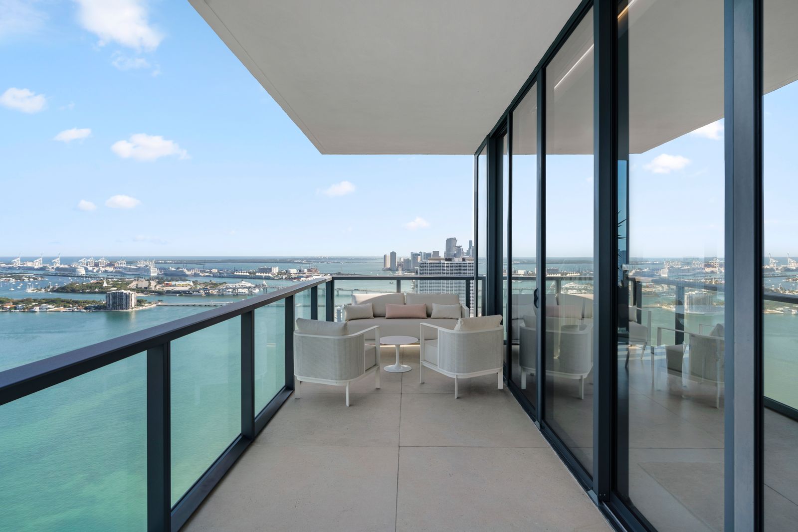 Photo 4 of 6 in Turnkey Sky Residence Showcases Iconic Views and Bespoke Design by Molly Attwell ...
