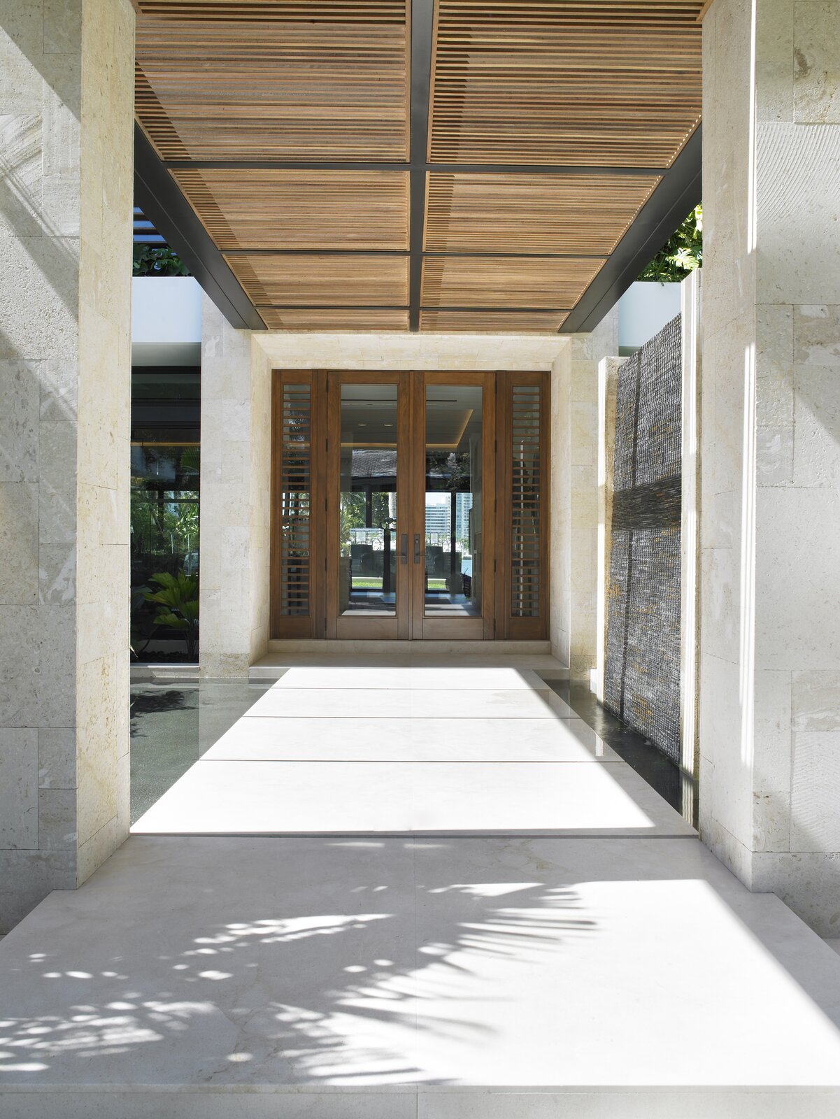 Photo 2 of 15 in Dunagan Diverio: Modern on Miami Beach by Andrea ...