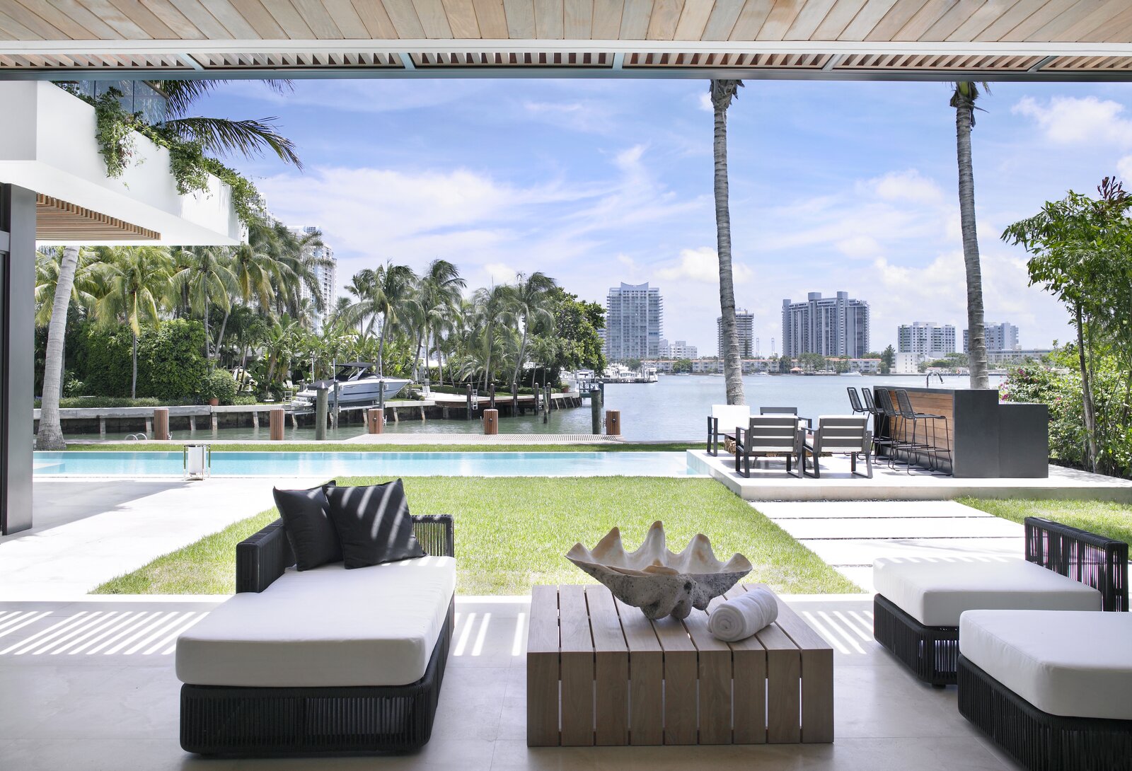 Photo 14 of 15 in Dunagan Diverio: Modern on Miami Beach by Andrea ...