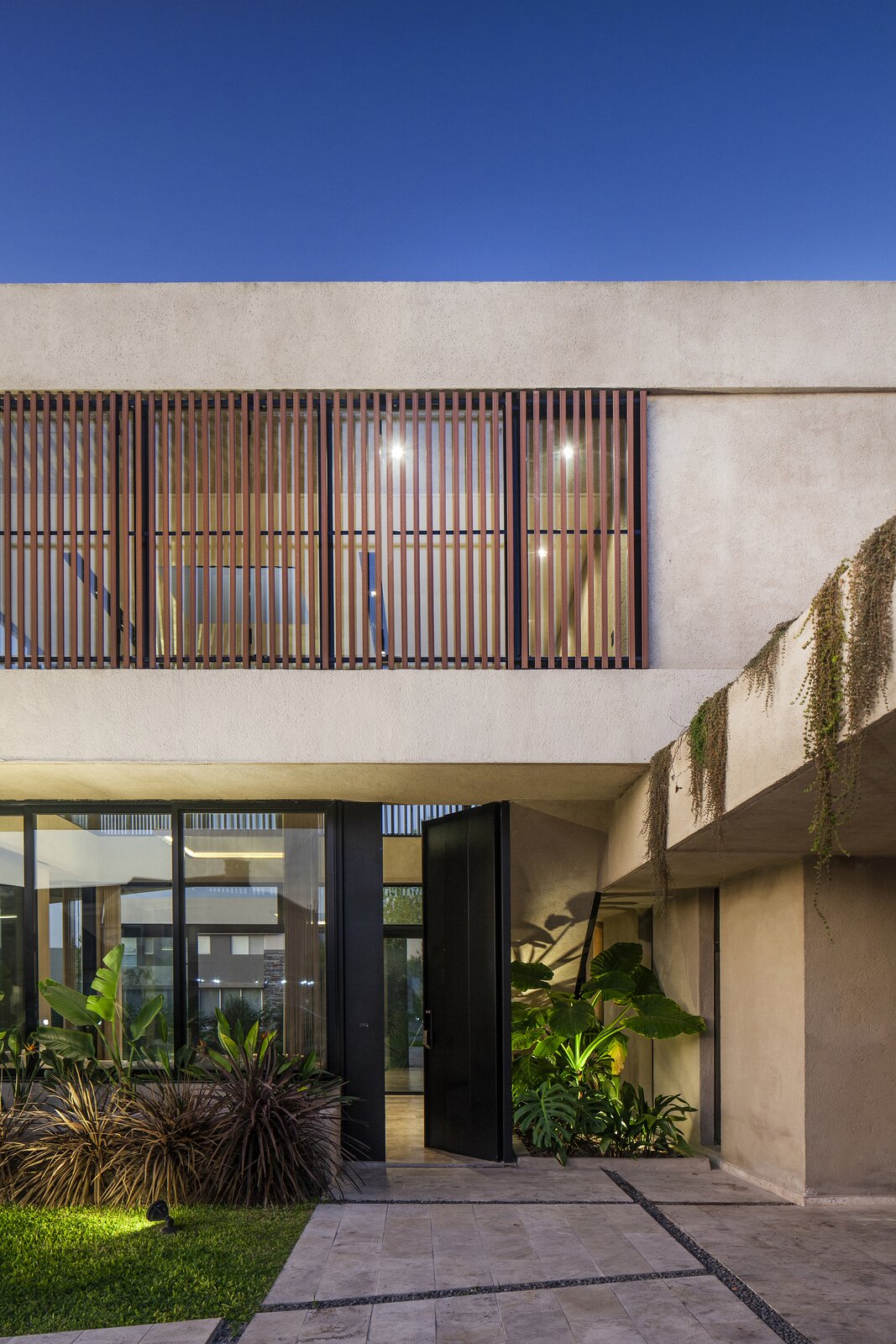 Photo 2 of 16 in Casa Cacho by GRIZZO STUDIO - Dwell
