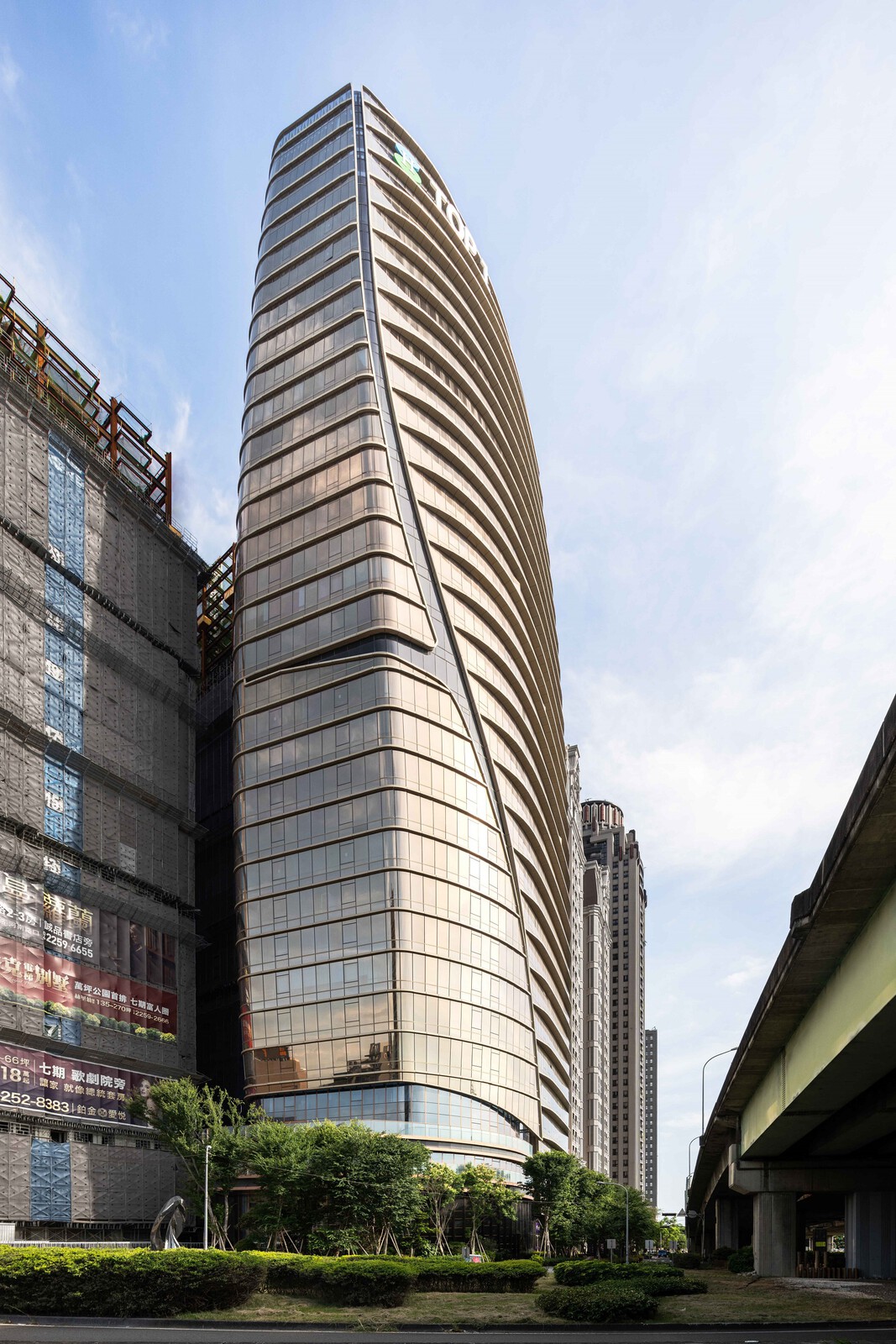 Photo 17 of 27 in Taichung Top1 Global Trade Centre: A New Urban Icon ...