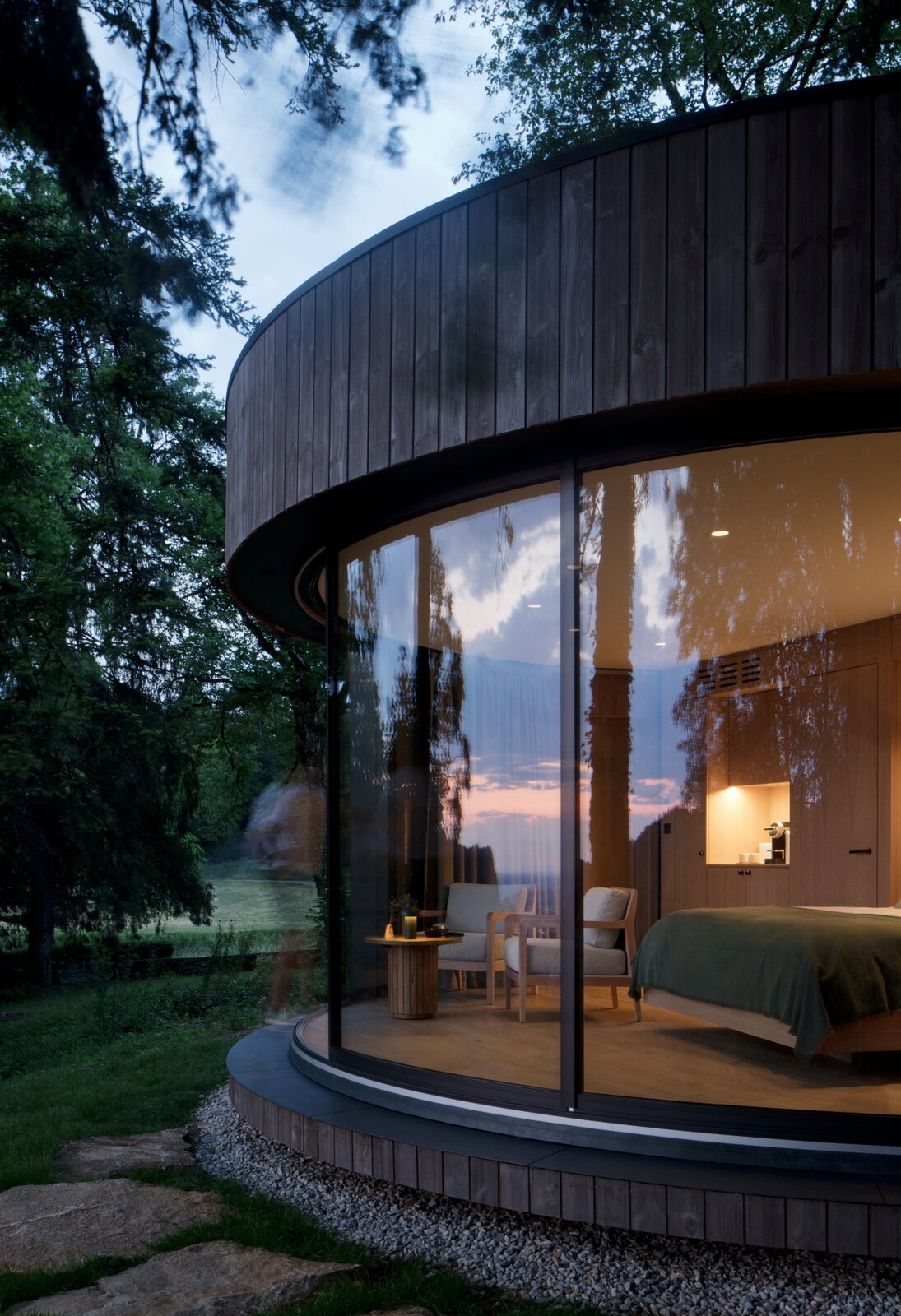 Photo 10 of 15 in LumiPod, a 26sqm high-end cabin in the heart of Jura ...