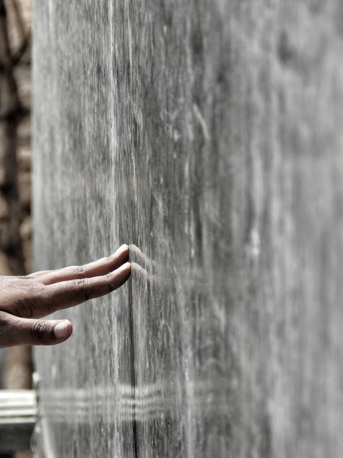 Photo 20 of 22 in The House Cast in Liquid Stone by Spasm Design ...