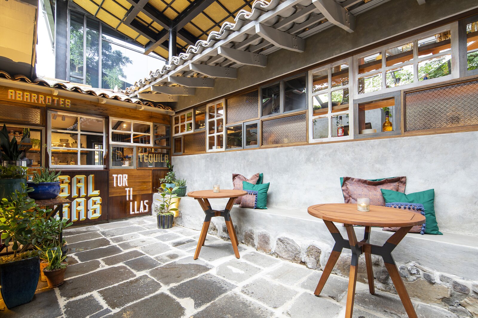 Photo 10 of 24 in Jaguar Negro by Design Lab by Esteban Salazar - Dwell