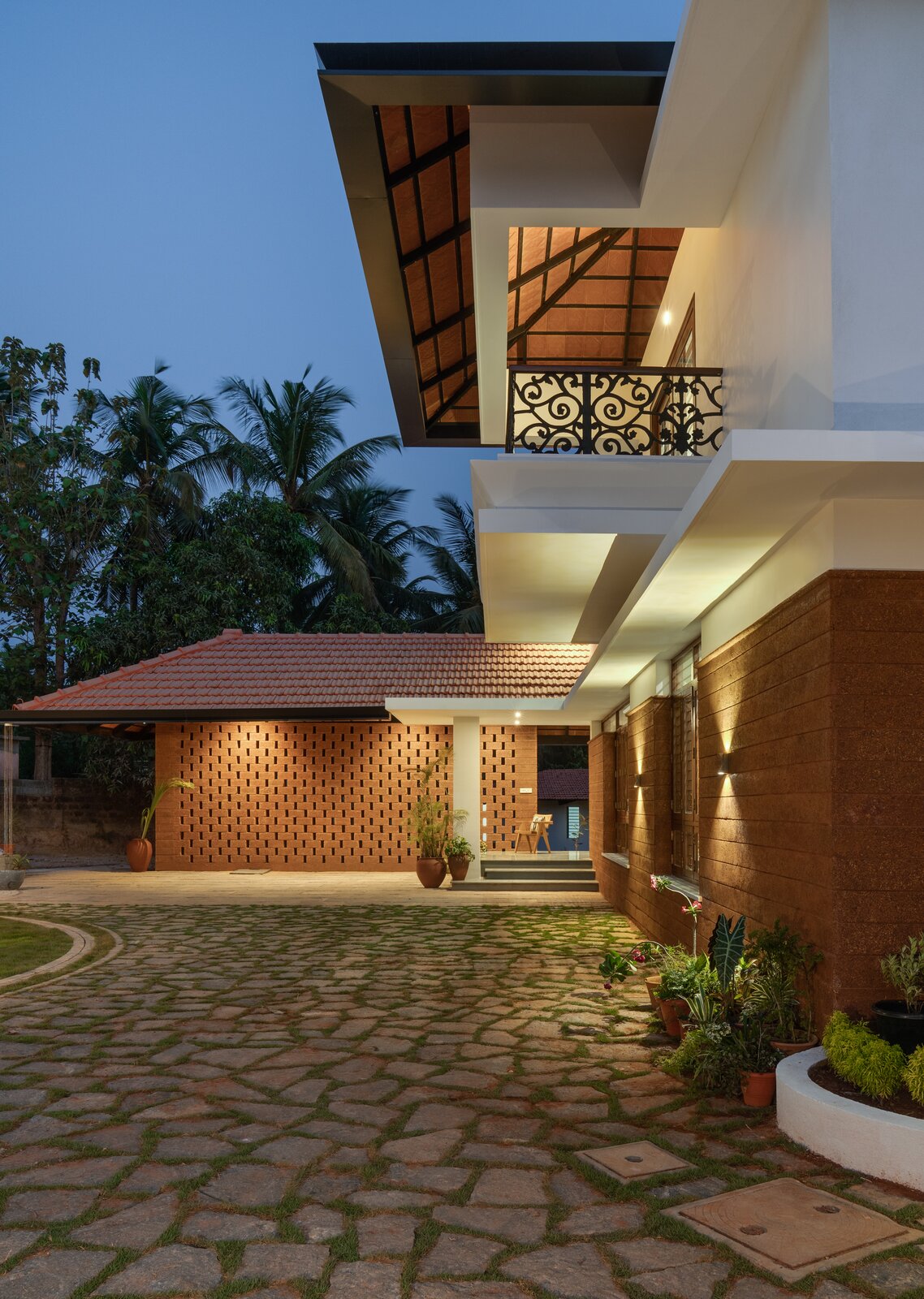 Photo 4 of 22 in The Beeri Residence by RGP ARCHITECTS - Dwell