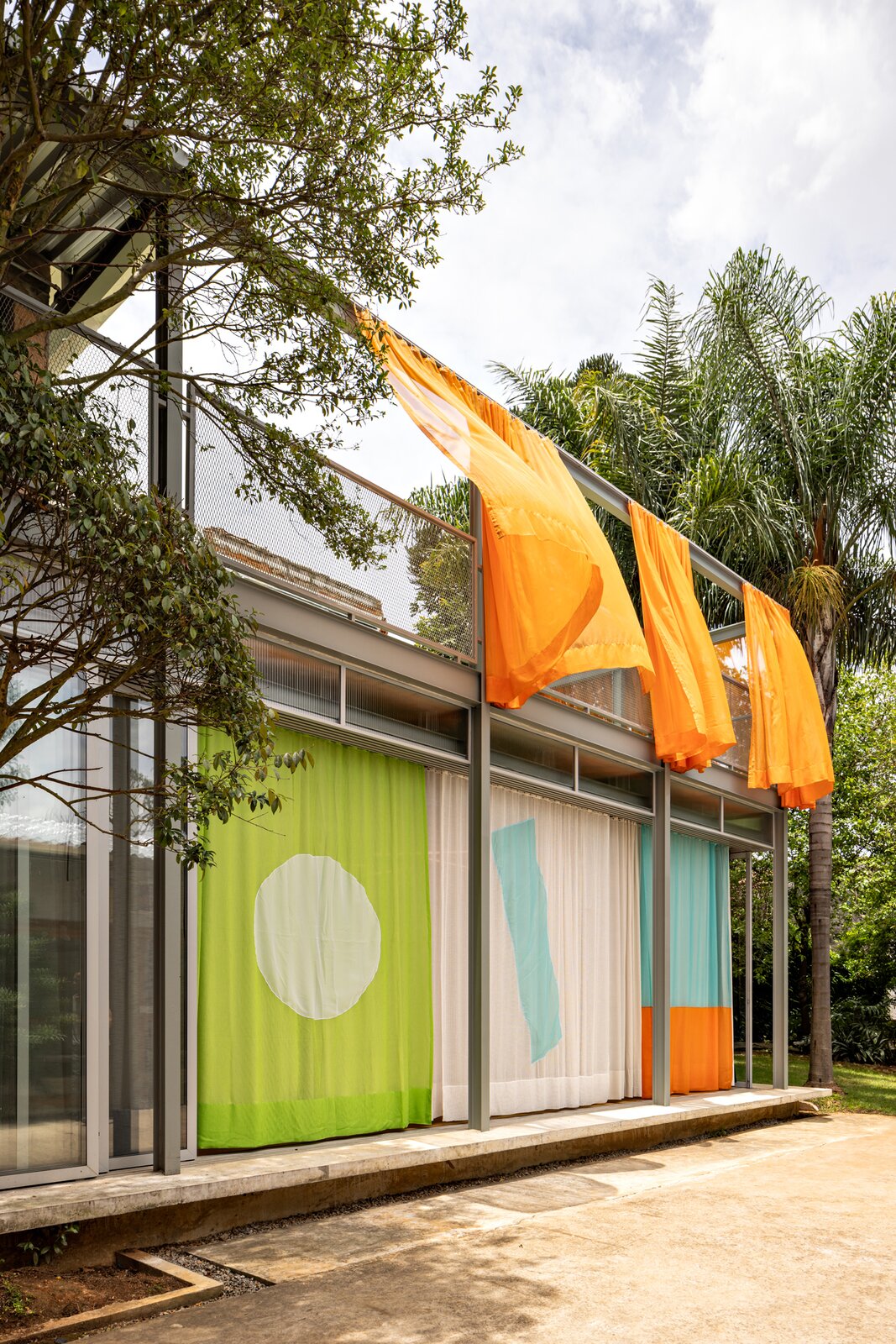 Photo 7 of 58 in Casa Líquida (Liquid House) by Luiz Pataro - Dwell