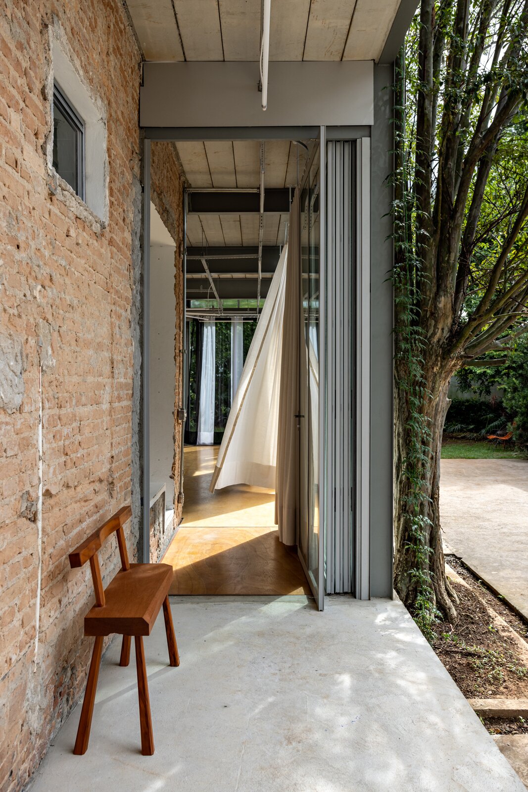 Photo 13 of 58 in Casa Líquida (Liquid House) by Luiz Pataro - Dwell