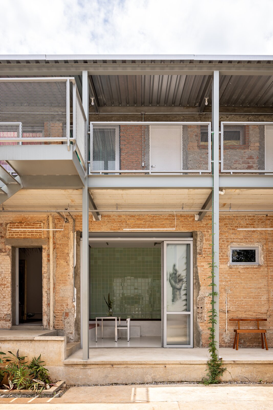 Photo 5 of 58 in Casa Líquida (Liquid House) by Luiz Pataro - Dwell