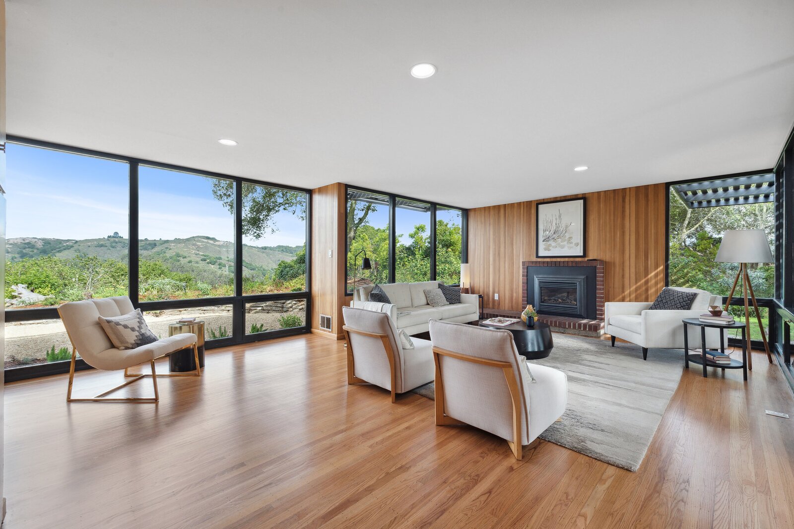 Photo 8 of 23 in The Stamps House by MAJ Realtors - Dwell