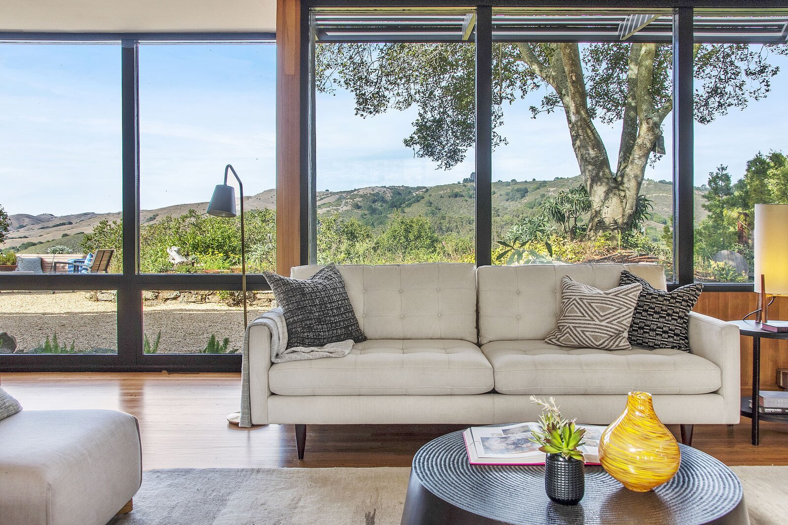 Photo 11 of 23 in The Stamps House by MAJ Realtors - Dwell