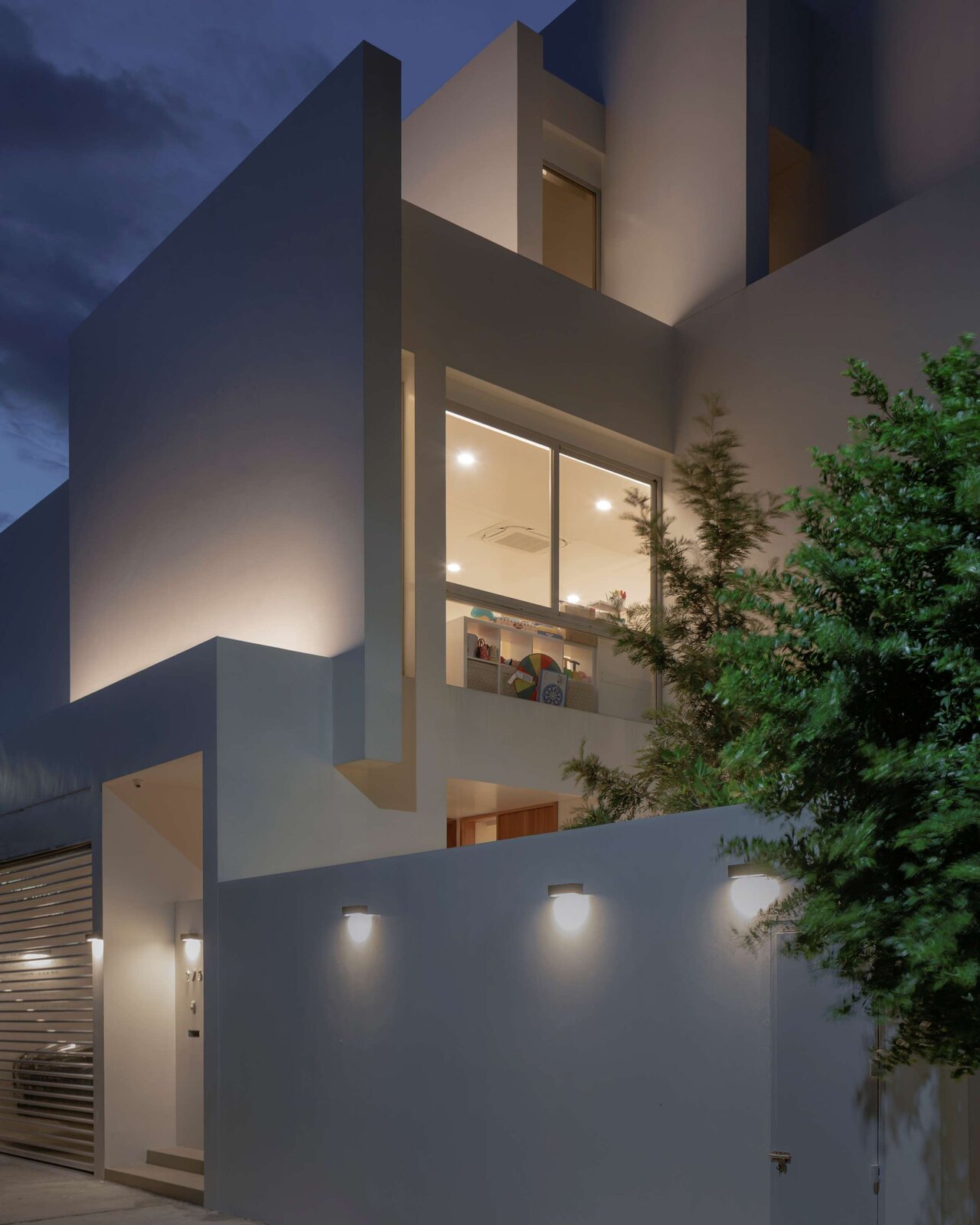 Photo 18 of 64 in House in CHOKCHAI 4 by BlackPencils Admin2 - Dwell