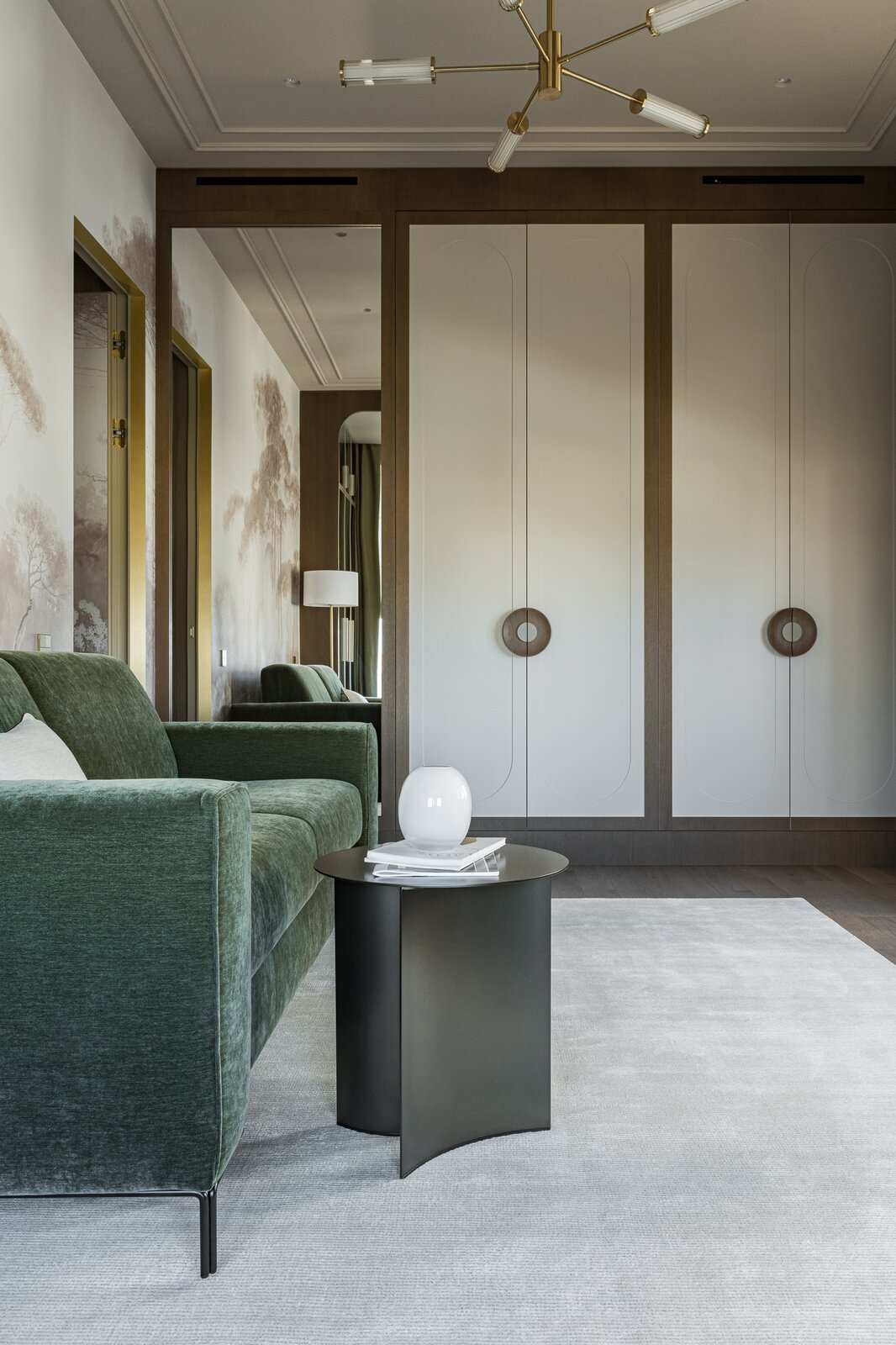 Photo 15 of 16 in Modern apartment with art deco details in Moscow by ...