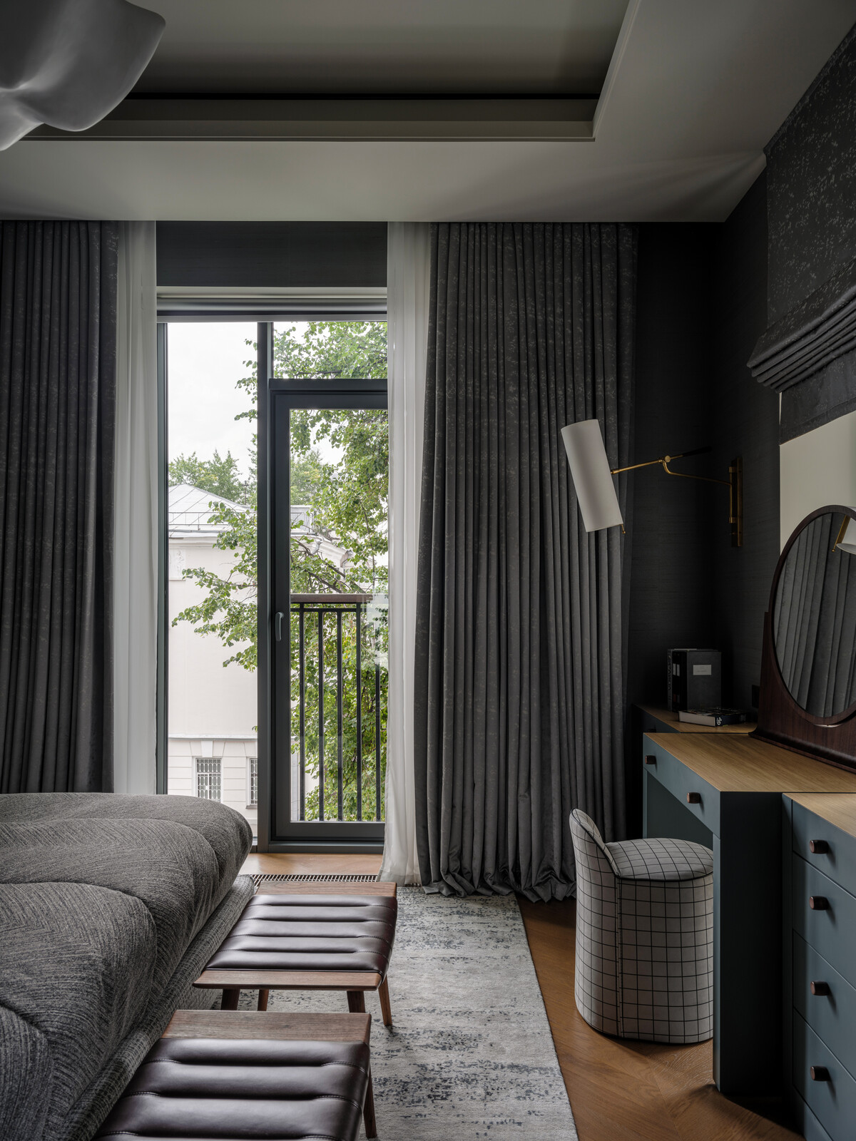 Photo 11 of 32 in Bright two-storey apartment with modern art in Moscow ...