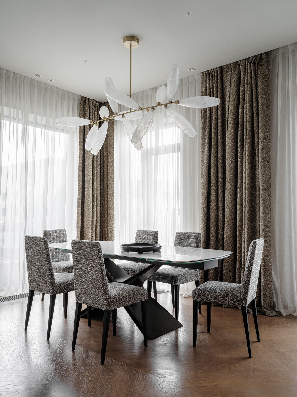 Photo 7 of 32 in Bright two-storey apartment with modern art in Moscow ...