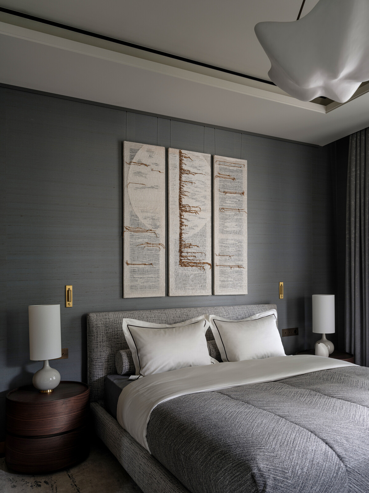 Photo 10 of 32 in Bright two-storey apartment with modern art in Moscow ...