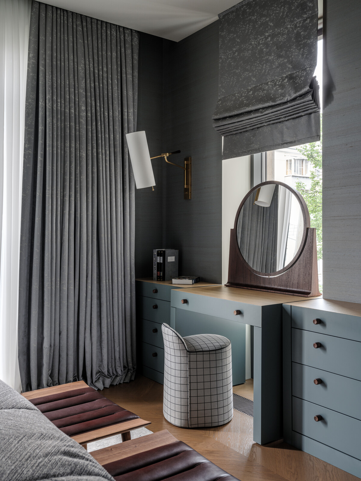 Photo 12 of 32 in Bright two-storey apartment with modern art in Moscow ...