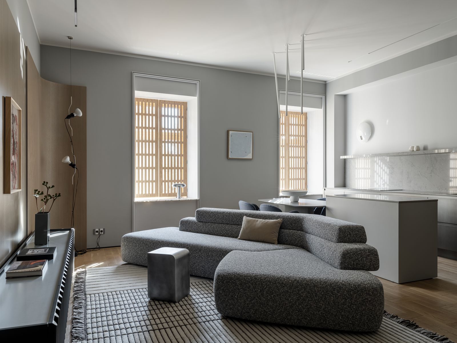 Photo 3 of 20 in Modern style apartment of 124 m2 in the historical house of Moscow by Anna ...