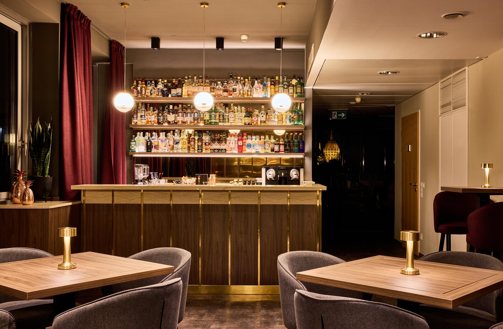 Pernod Ricard's Office Bar (7 Photos) - Dwell