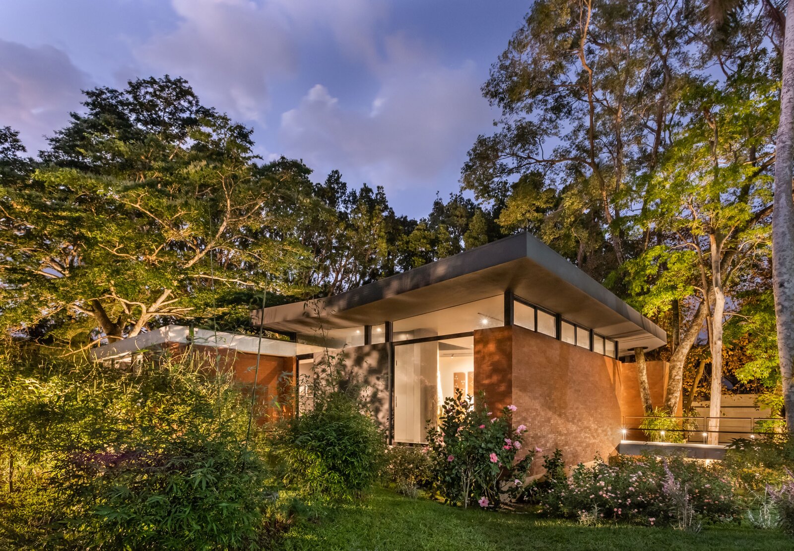 Conacaste House (8 Photos) - Dwell