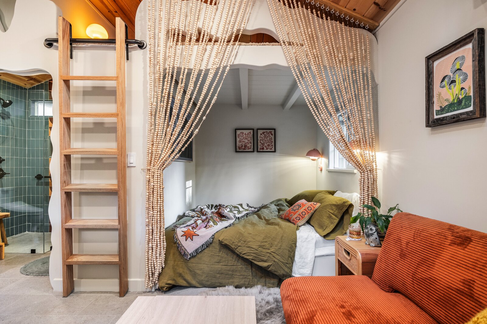 Photo 10 of 30 in Psychadelic Surf Shack by Jen Jordan - Dwell