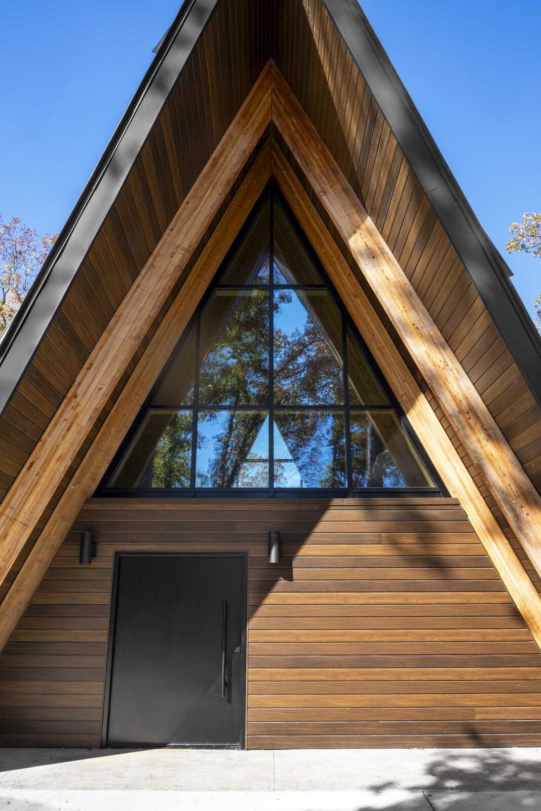 Photo 4 of 10 in A-Framing The View by Mitchell Wall Architecture ...