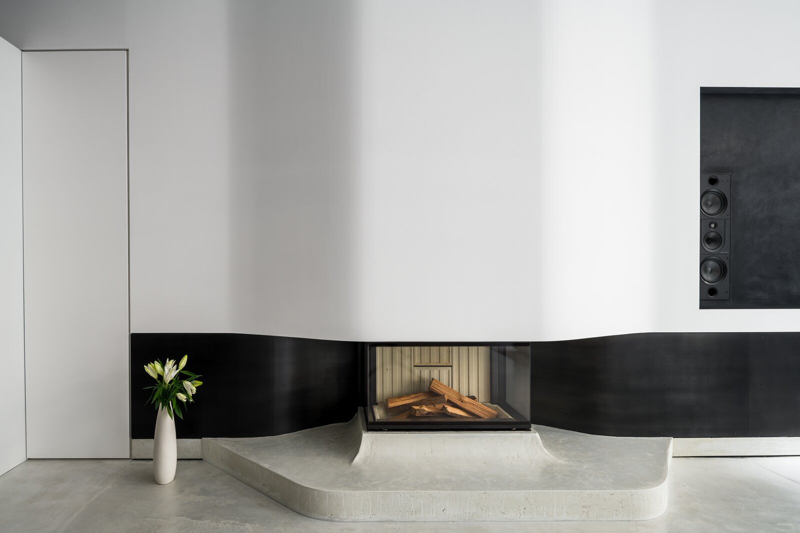 Photo 7 of 16 in Death Star Loft by RAAD Studio - Dwell