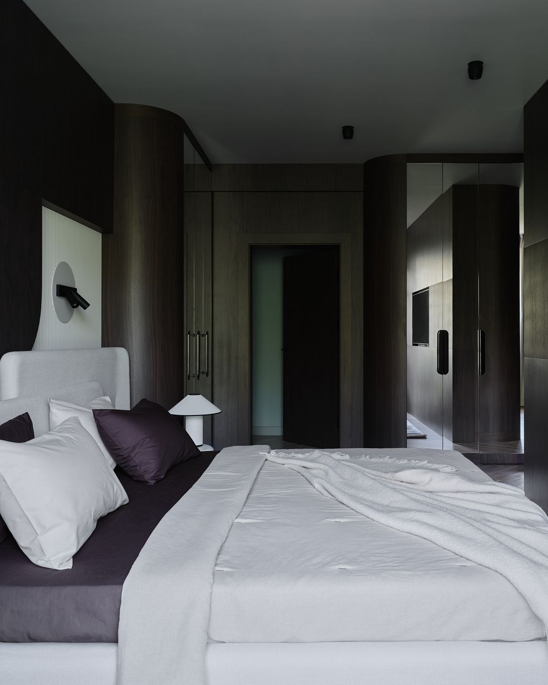 Photo 7 of 29 in An Interior with Character: Dark Tones and Refined Forms in an Almaty Apartment ...