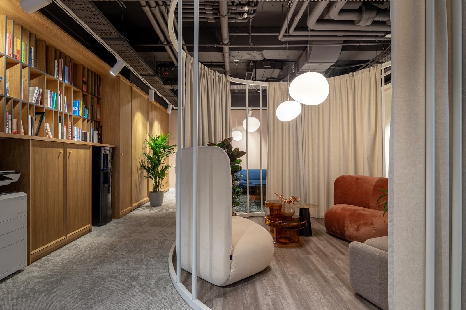 Photo 3 of 19 in Human grace – Regina Maria HQ by Andreea Constantin ...